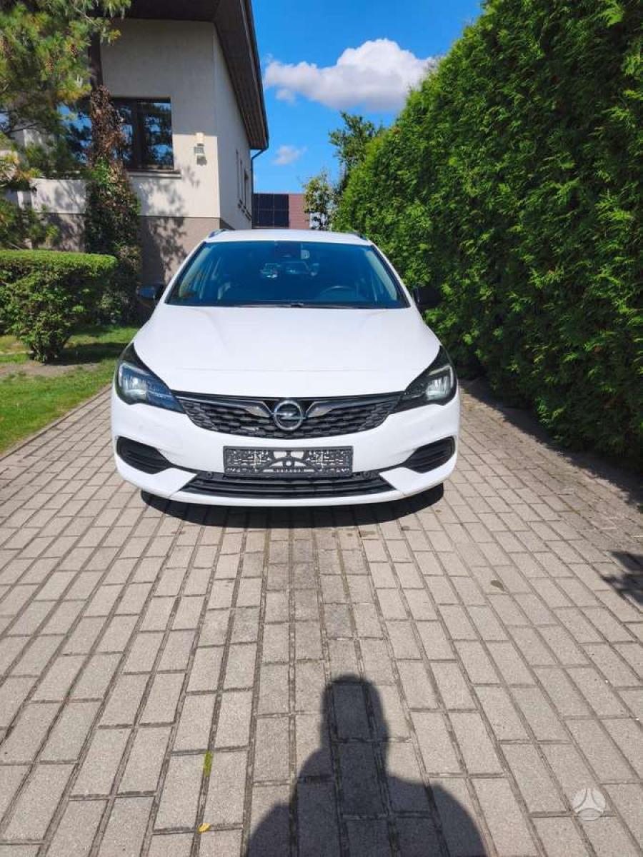 White Opel Astra 2022 in Kalvarija, with an engine capacity of 1.34 L and mileage of 101 thousand km for 11556 €, photo 7 on AUTOMOTO.COM.LV