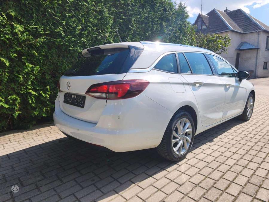 White Opel Astra 2022 in Kalvarija, with an engine capacity of 1.34 L and mileage of 101 thousand km for 11556 €, photo 8 on AUTOMOTO.COM.LV