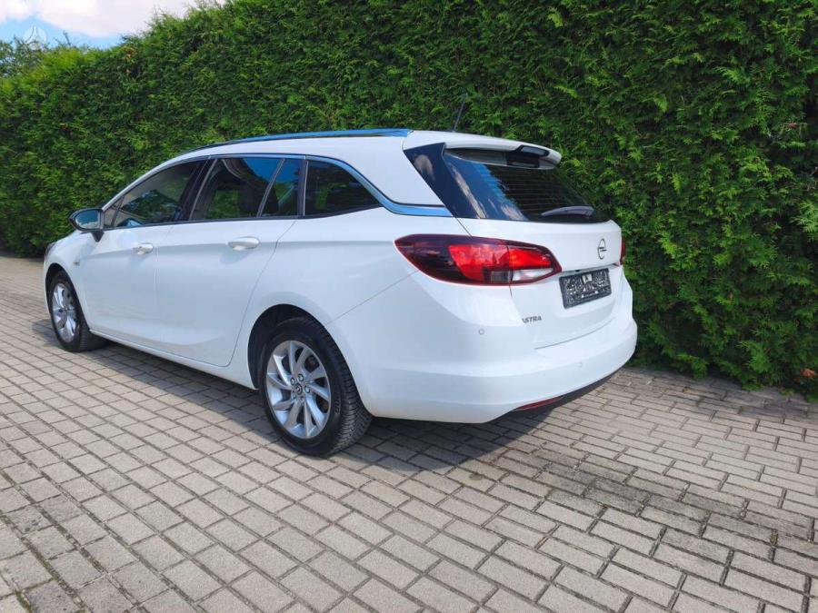 White Opel Astra 2022 in Kalvarija, with an engine capacity of 1.34 L and mileage of 101 thousand km for 11556 €, photo 9 on AUTOMOTO.COM.LV