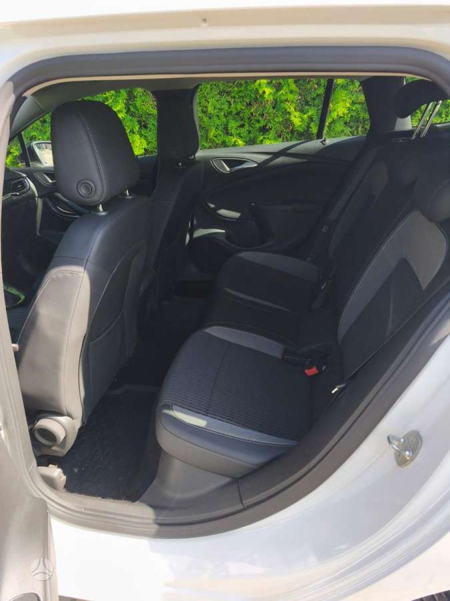 White Opel Astra 2022 in Kalvarija, with an engine capacity of 1.34 L and mileage of 101 thousand km for 11556 €, photo 14 on AUTOMOTO.COM.LV