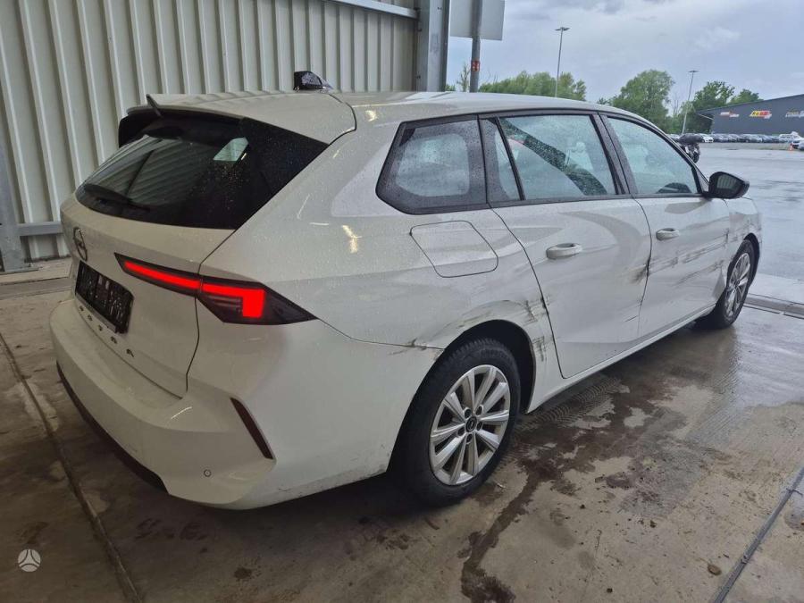 White Opel Astra 2023 in Vilnius, with an engine capacity of 1.50 L and mileage of 77 thousand km for 11900 €, photo 5 on AUTOMOTO.COM.LV