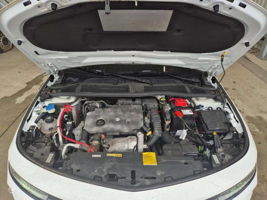 White Opel Astra 2023 in Vilnius, with an engine capacity of 1.50 L and mileage of 77 thousand km for 11900 €, photo 8 on AUTOMOTO.COM.LV