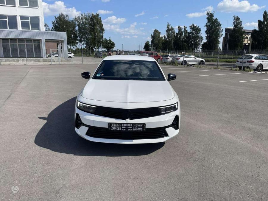White Opel Astra 2023 in Marijampole, with an engine capacity of 1.50 L and mileage of 118 thousand km for 16400 €, photo 3 on AUTOMOTO.COM.LV