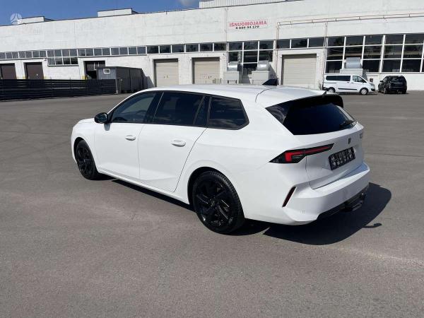White Opel Astra 2023 in Marijampole, with an engine capacity of 1.50 L and mileage of 118 thousand km for 16400 €, photo 6 on AUTOMOTO.COM.LV