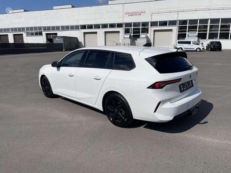White Opel Astra 2023 in Marijampole, with an engine capacity of 1.50 L and mileage of 118 thousand km for 16400 €, photo 7 on AUTOMOTO.COM.LV
