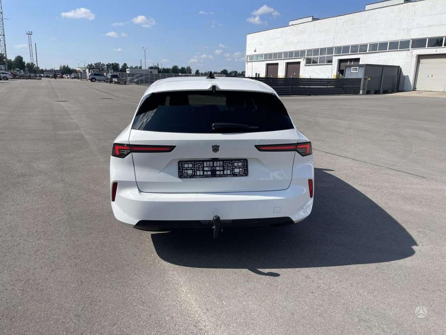 White Opel Astra 2023 in Marijampole, with an engine capacity of 1.50 L and mileage of 118 thousand km for 16400 €, photo 8 on AUTOMOTO.COM.LV