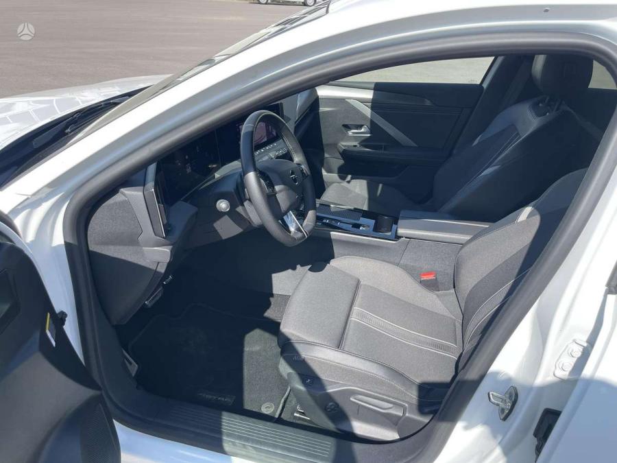 White Opel Astra 2023 in Marijampole, with an engine capacity of 1.50 L and mileage of 118 thousand km for 16400 €, photo 10 on AUTOMOTO.COM.LV
