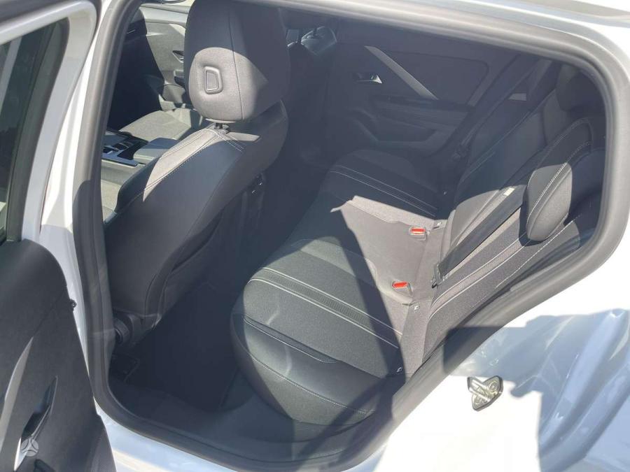 White Opel Astra 2023 in Marijampole, with an engine capacity of 1.50 L and mileage of 118 thousand km for 16400 €, photo 14 on AUTOMOTO.COM.LV