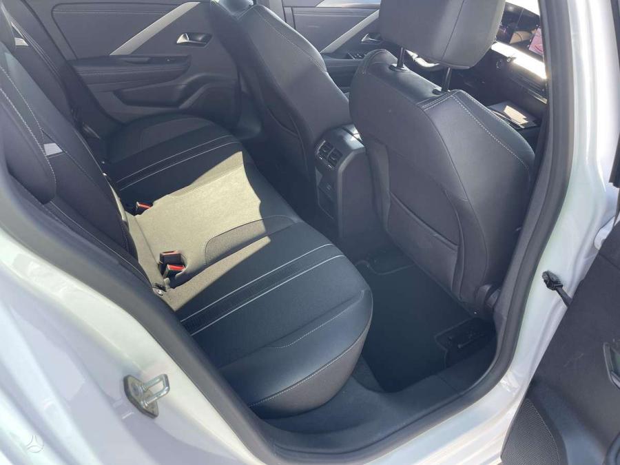 White Opel Astra 2023 in Marijampole, with an engine capacity of 1.50 L and mileage of 118 thousand km for 16400 €, photo 15 on AUTOMOTO.COM.LV