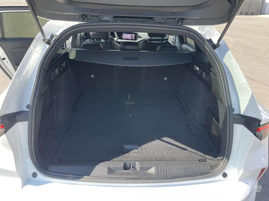 White Opel Astra 2023 in Marijampole, with an engine capacity of 1.50 L and mileage of 118 thousand km for 16400 €, photo 17 on AUTOMOTO.COM.LV