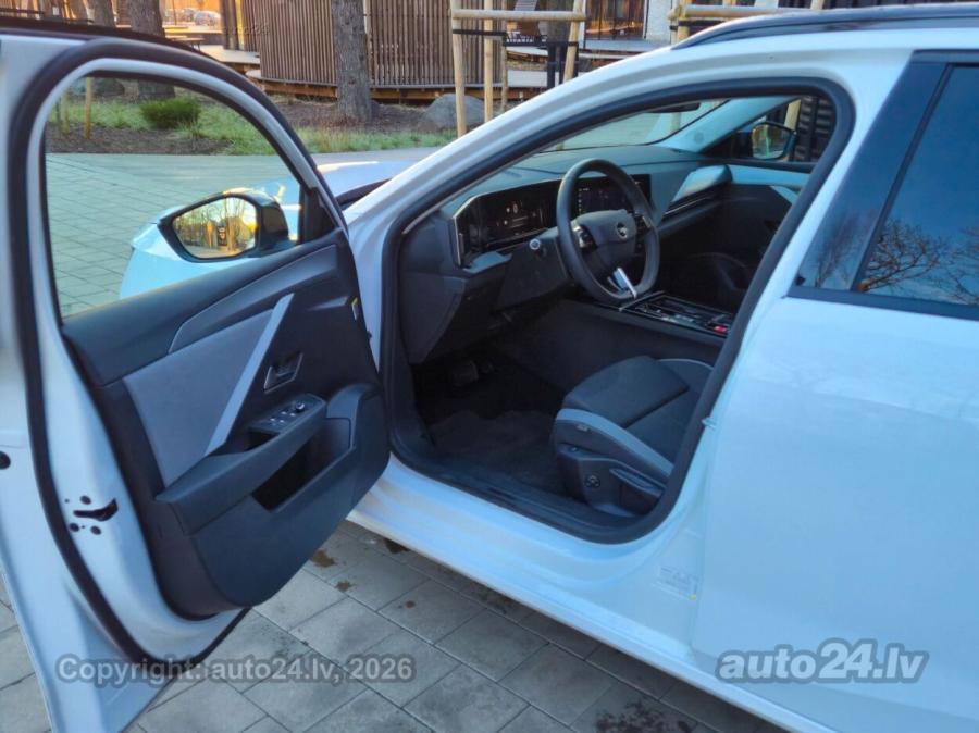 White Opel Astra 2024 in Tallinn, with an engine capacity of 1.20 L and mileage of 21 thousand km for 20800 €, photo 8 on AUTOMOTO.COM.LV
