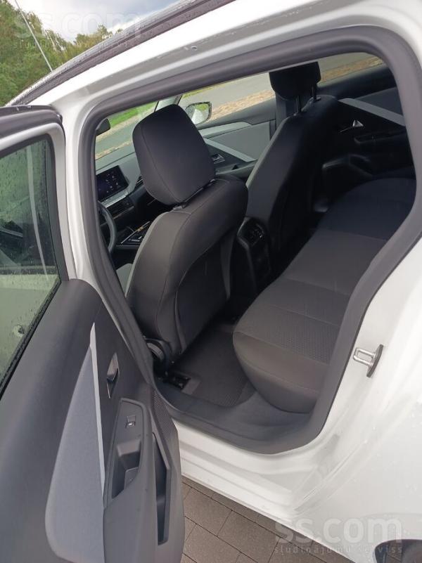 Opel Astra 2024 RÄzekne vietnÄ Balts Opel Astra 2024 RÄzekne, ar dzinÄja tilpumu 1.20 L un nobraukumu 8 tÅ«kst. km par 19900 ā¬, foto 7 vietnÄ AUTOMOTO.COM.LV