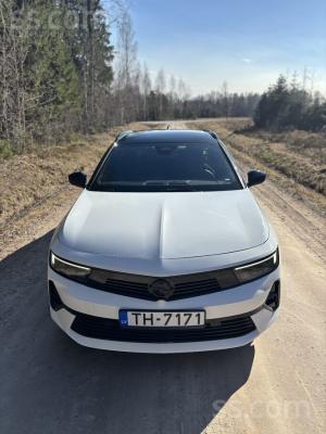 White Opel Astra 2025 in Riga, with an engine capacity of 1.20 L and mileage of 10 thousand km for 21900 €, photo 3 on AUTOMOTO.COM.LV