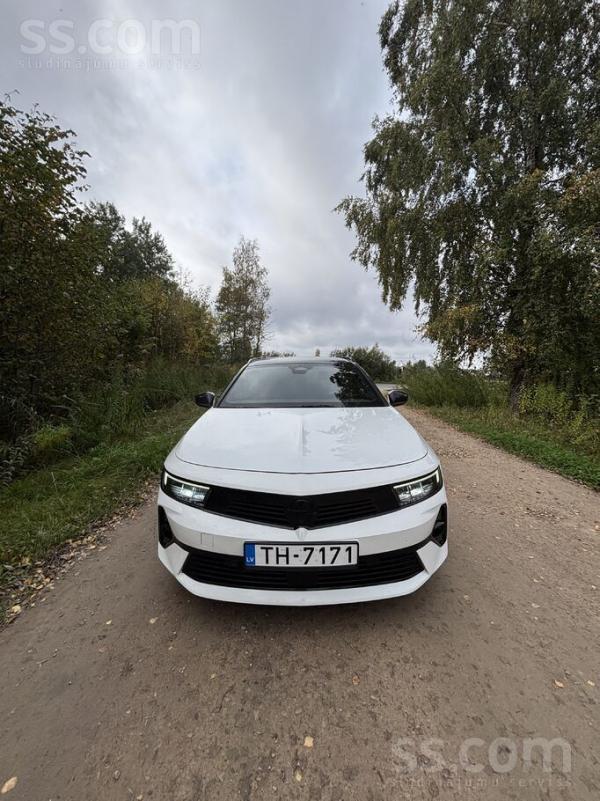 White Opel Astra 2025 in Riga, with an engine capacity of 1.20 L and mileage of 17 thousand km for 19200 €, photo 1 on AUTOMOTO.COM.LV
