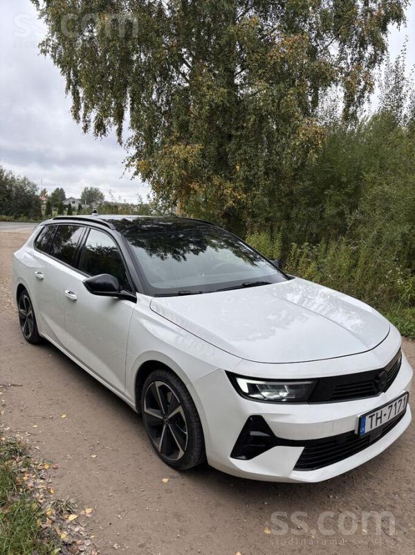 White Opel Astra 2025 in Riga, with an engine capacity of 1.20 L and mileage of 17 thousand km for 19200 €, photo 3 on AUTOMOTO.COM.LV