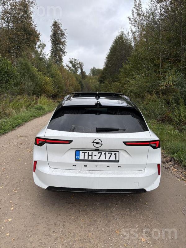 Opel Astra 2025 Rīga vietnē Balts Opel Astra 2025 Rīga, ar dzinēja tilpumu 1.20 L un nobraukumu 17 tūkst. km par 19771 €, foto 6 vietnē AUTOMOTO.COM.LV