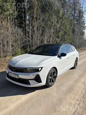 Белый Опель Астра 2025 в Рига, объемом двигателя 1.20 л и пробегом 14 тыс. км за 20000 €, фото  на AUTOMOTO.COM.LV