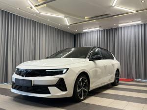 Balts Opel Astra 2025 Rīga, ar dzinēja tilpumu 1.20 L un nobraukumu 14 tūkst. km par 21100 €, foto  vietnē AUTOMOTO.COM.LV