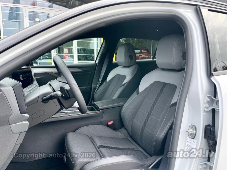 Balts Opel Astra 2026 Jehvi, ar dzinēja tilpumu 1.50 L un nobraukumu 2 tūkst. km par 29800 €, foto 13 vietnē AUTOMOTO.COM.LV