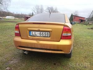 Yellow Opel Astra 2000 in Jekabpils, with an engine capacity of 1.80 L and mileage of 284 thousand km for 850 €, photo 3 on AUTOMOTO.COM.LV