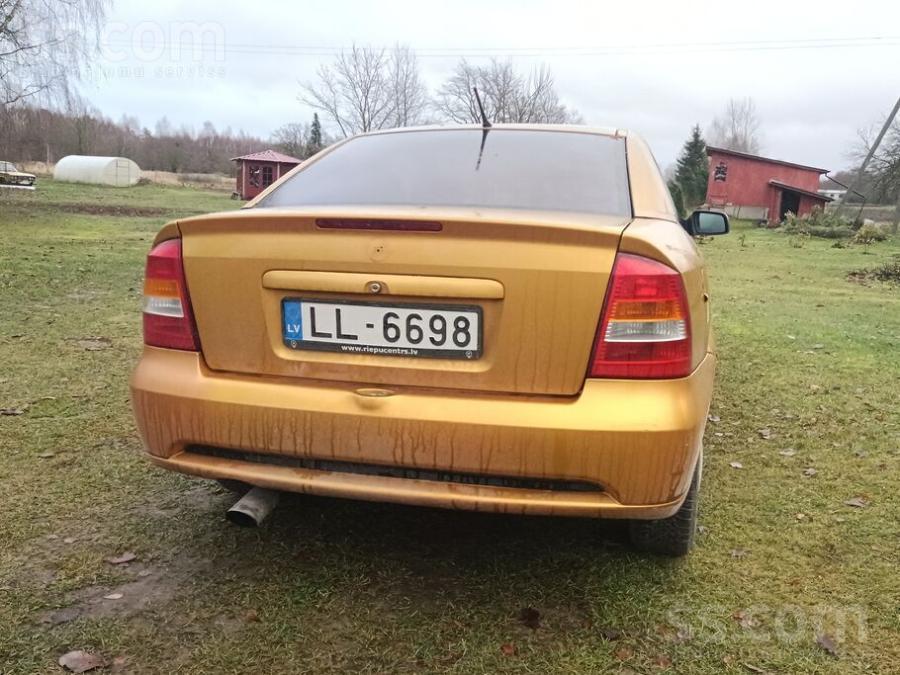 Yellow Opel Astra 2000 in Jekabpils, with an engine capacity of 1.80 L and mileage of 284 thousand km for 850 €, photo 3 on AUTOMOTO.COM.LV