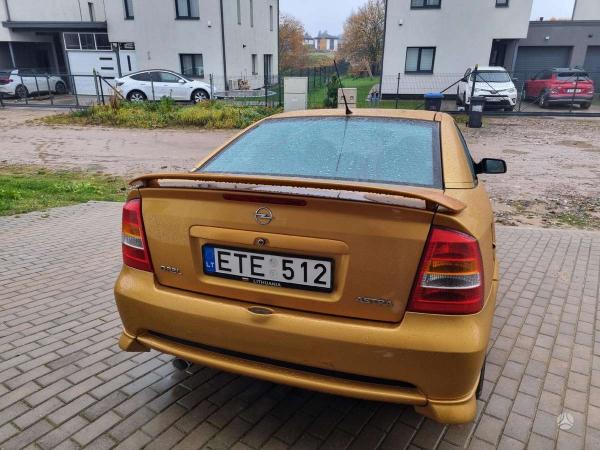 Yellow Opel Astra 2000 in Vilnius, with an engine capacity of 1.80 L and mileage of 280 thousand km for 900 €, photo 4 on AUTOMOTO.COM.LV