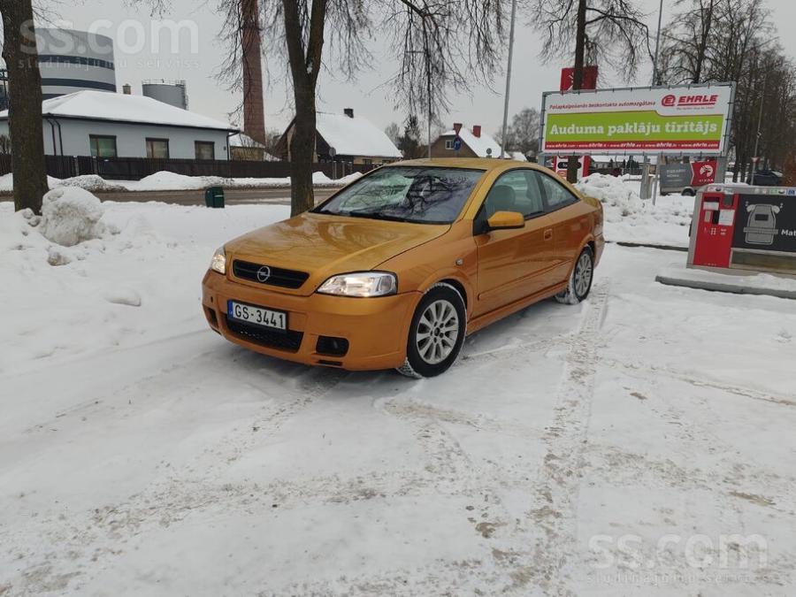 Yellow Opel Astra 2001 in Jelgava, with an engine capacity of 1.80 L and mileage of 344 thousand km for 1300 €, photo 1 on AUTOMOTO.COM.LV