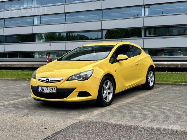 Yellow Opel Astra 2012 in Riga, with an engine capacity of 1.80 L and mileage of 182 thousand km for 4440 €, photo 1 on AUTOMOTO.COM.LV