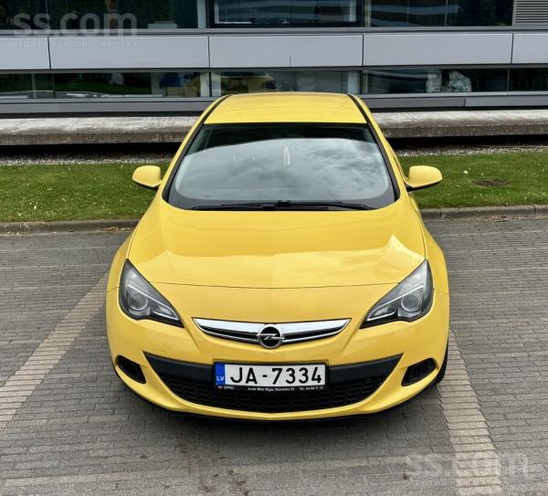 Yellow Opel Astra 2012 in Riga, with an engine capacity of 1.80 L and mileage of 182 thousand km for 4440 €, photo 3 on AUTOMOTO.COM.LV