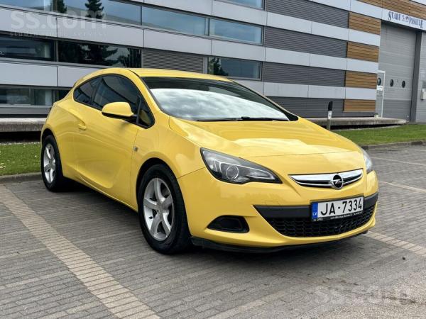 Yellow Opel Astra 2012 in Riga, with an engine capacity of 1.80 L and mileage of 182 thousand km for 4440 €, photo 4 on AUTOMOTO.COM.LV