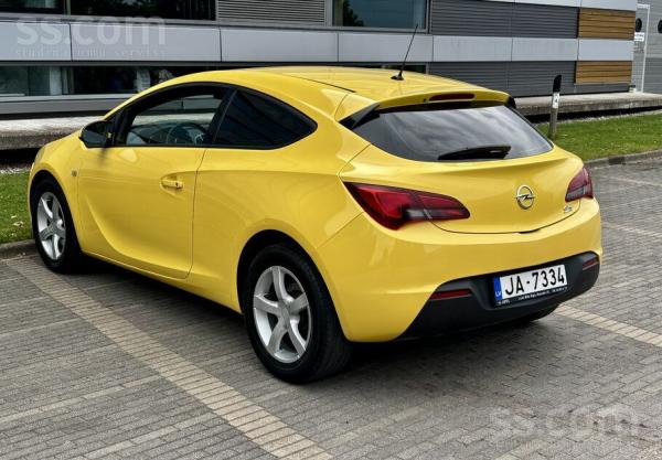 Yellow Opel Astra 2012 in Riga, with an engine capacity of 1.80 L and mileage of 182 thousand km for 4440 €, photo 10 on AUTOMOTO.COM.LV