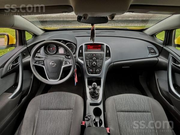 Yellow Opel Astra 2012 in Riga, with an engine capacity of 1.80 L and mileage of 182 thousand km for 4440 €, photo 11 on AUTOMOTO.COM.LV