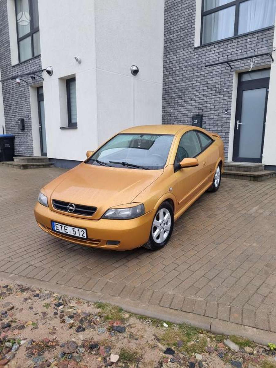 Yellow Opel Astra 2020 in Vilnius, with an engine capacity of 1.80 L and mileage of 280 thousand km for 900 €, photo 1 on AUTOMOTO.COM.LV