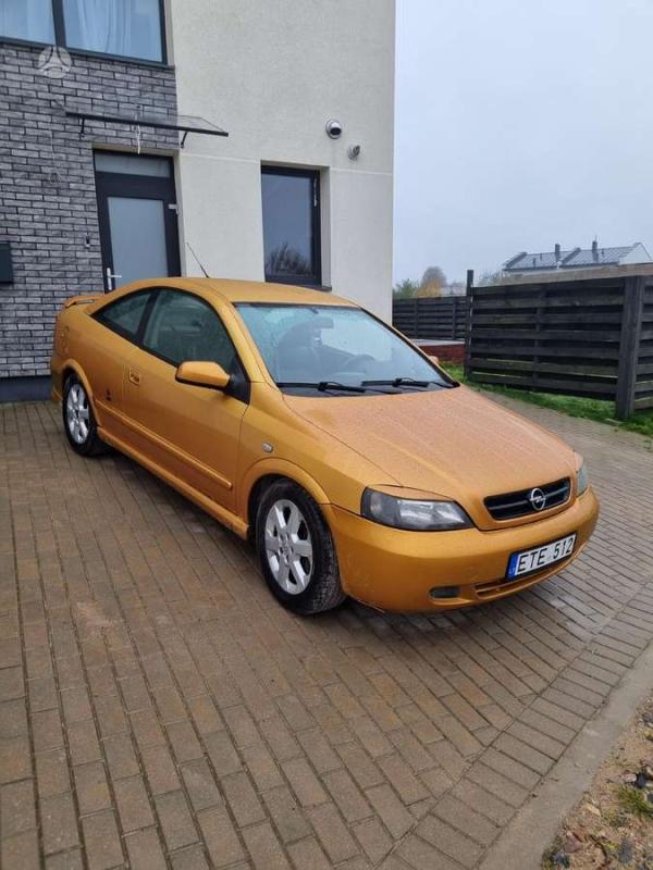 Yellow Opel Astra 2020 in Vilnius, with an engine capacity of 1.80 L and mileage of 280 thousand km for 900 €, photo 2 on AUTOMOTO.COM.LV