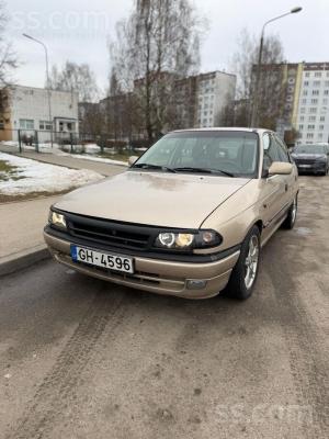 Dzeltens Opel Astra 1997 Rīga, ar dzinēja tilpumu 2.00 L un nobraukumu 233 tūkst. km par 1800 €, foto  vietnē AUTOMOTO.COM.LV
