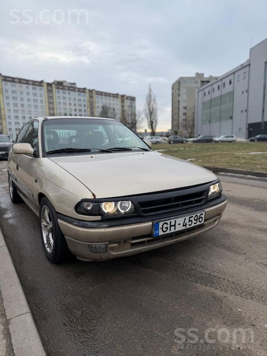Желтый Опель Астра 1997 в Рига, объемом двигателя 2.00 л и пробегом 233 тыс. км за 1800 €, фото 6 на AUTOMOTO.COM.LV