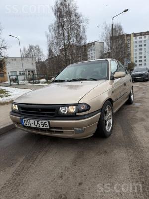 Желтый Опель Астра 1997 в Рига, объемом двигателя 2.00 л и пробегом 233 тыс. км за 1800 €, фото 8 на AUTOMOTO.COM.LV