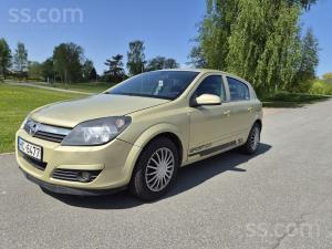 Yellow Opel Astra 2004 in Riga, with an engine capacity of 1.80 L and mileage of 200 thousand km for 1300 €, photo  on AUTOMOTO.COM.LV