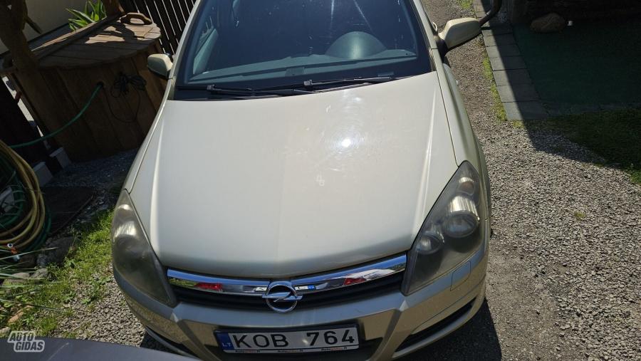 Yellow Opel Astra 2004 in Vilnius, with an engine capacity of 1.80 L and mileage of 256 thousand km for 750 €, photo 6 on AUTOMOTO.COM.LV