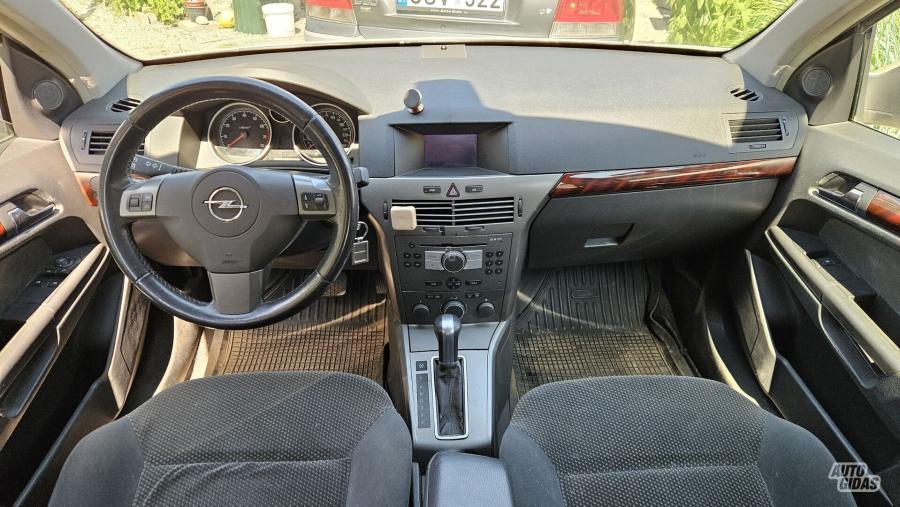 Yellow Opel Astra 2004 in Vilnius, with an engine capacity of 1.80 L and mileage of 256 thousand km for 750 €, photo 8 on AUTOMOTO.COM.LV