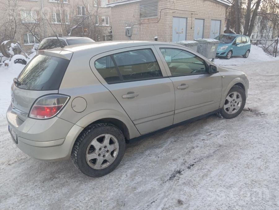 Yellow Opel Astra 2007 in Rezekne, with an engine capacity of 1.70 L and mileage of 300 thousand km for 1100 €, photo 4 on AUTOMOTO.COM.LV
