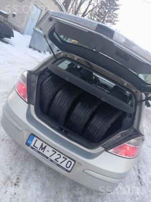 Yellow Opel Astra 2007 in Rezekne, with an engine capacity of 1.70 L and mileage of 300 thousand km for 1100 €, photo 8 on AUTOMOTO.COM.LV