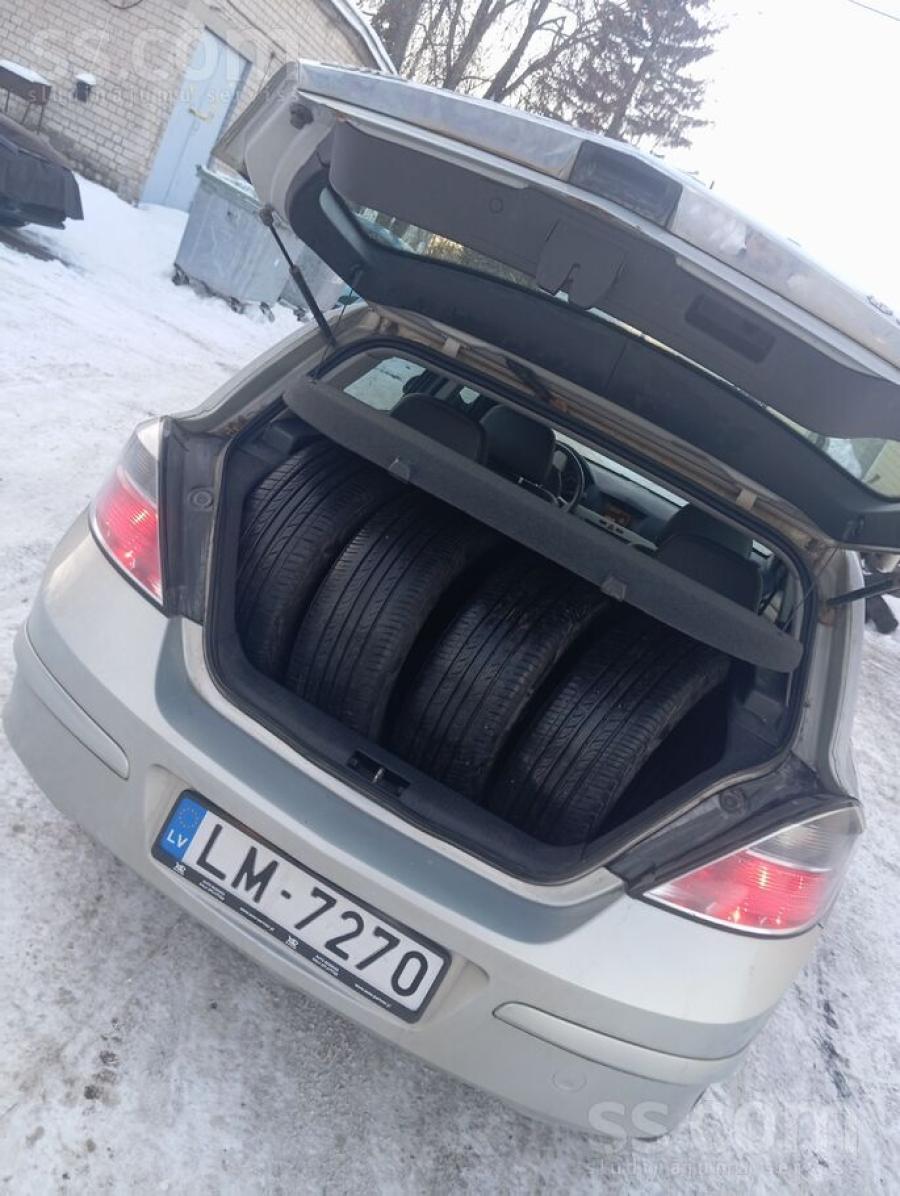 Yellow Opel Astra 2007 in Rezekne, with an engine capacity of 1.70 L and mileage of 300 thousand km for 1100 €, photo 8 on AUTOMOTO.COM.LV