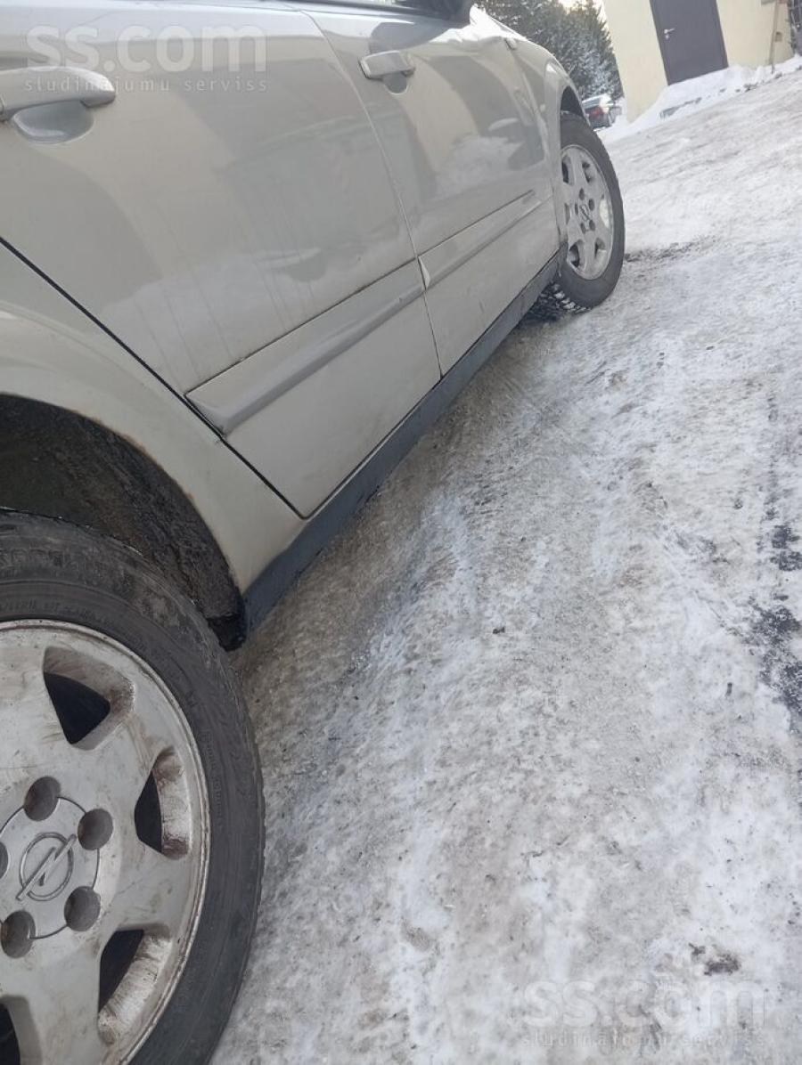 Yellow Opel Astra 2007 in Rezekne, with an engine capacity of 1.70 L and mileage of 300 thousand km for 1100 €, photo 9 on AUTOMOTO.COM.LV
