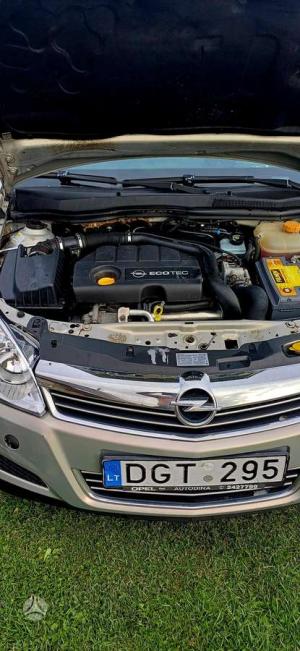 Yellow Opel Astra 2007 in Kaunas, with an engine capacity of 1.69 L and mileage of 265 thousand km for 650 €, photo 6 on AUTOMOTO.COM.LV