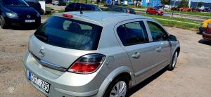 Yellow Opel Astra 2007 in Kaunas, with an engine capacity of 1.69 L and mileage of 265 thousand km for 650 €, photo 8 on AUTOMOTO.COM.LV
