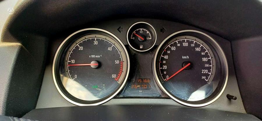 Yellow Opel Astra 2007 in Kaunas, with an engine capacity of 1.69 L and mileage of 265 thousand km for 650 €, photo 10 on AUTOMOTO.COM.LV