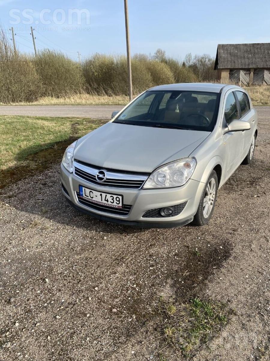 Yellow Opel Astra 2008 in Limbazi, with an engine capacity of 1.70 L and mileage of 435 thousand km for 1500 €, photo 1 on AUTOMOTO.COM.LV