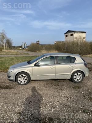 Yellow Opel Astra 2008 in Limbazi, with an engine capacity of 1.70 L and mileage of 435 thousand km for 1500 €, photo 2 on AUTOMOTO.COM.LV