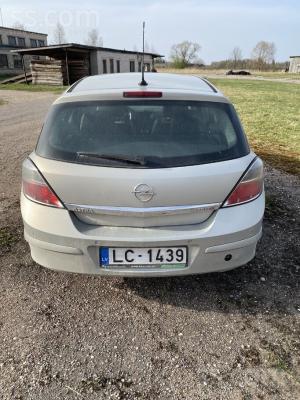 Yellow Opel Astra 2008 in Limbazi, with an engine capacity of 1.70 L and mileage of 435 thousand km for 1500 €, photo 3 on AUTOMOTO.COM.LV